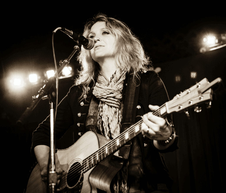 Spotlight On Canadian Songstress Sarah Smith - CURVE